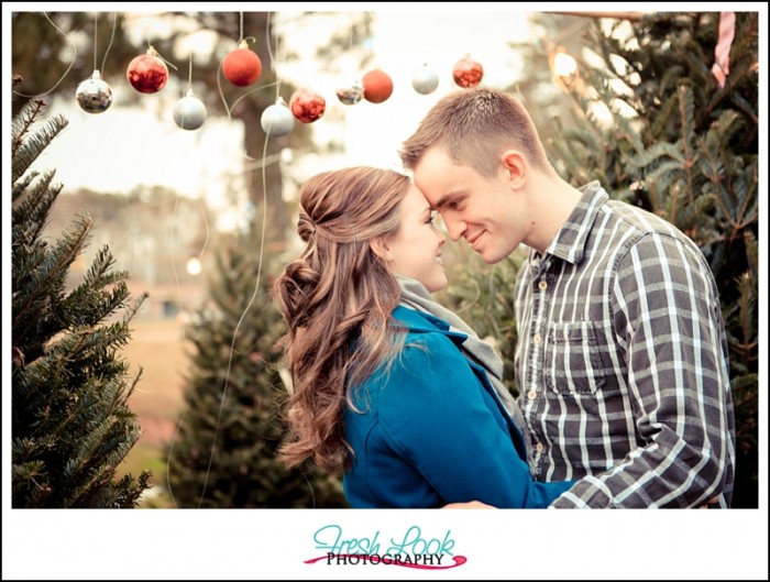 Christmas Engagement Photo Shoot | Love During the Holidays ...